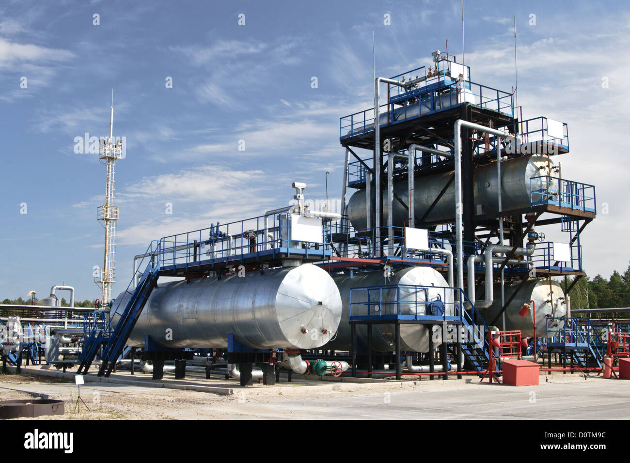 Refinery platform hi-res stock photography and images - Alamy