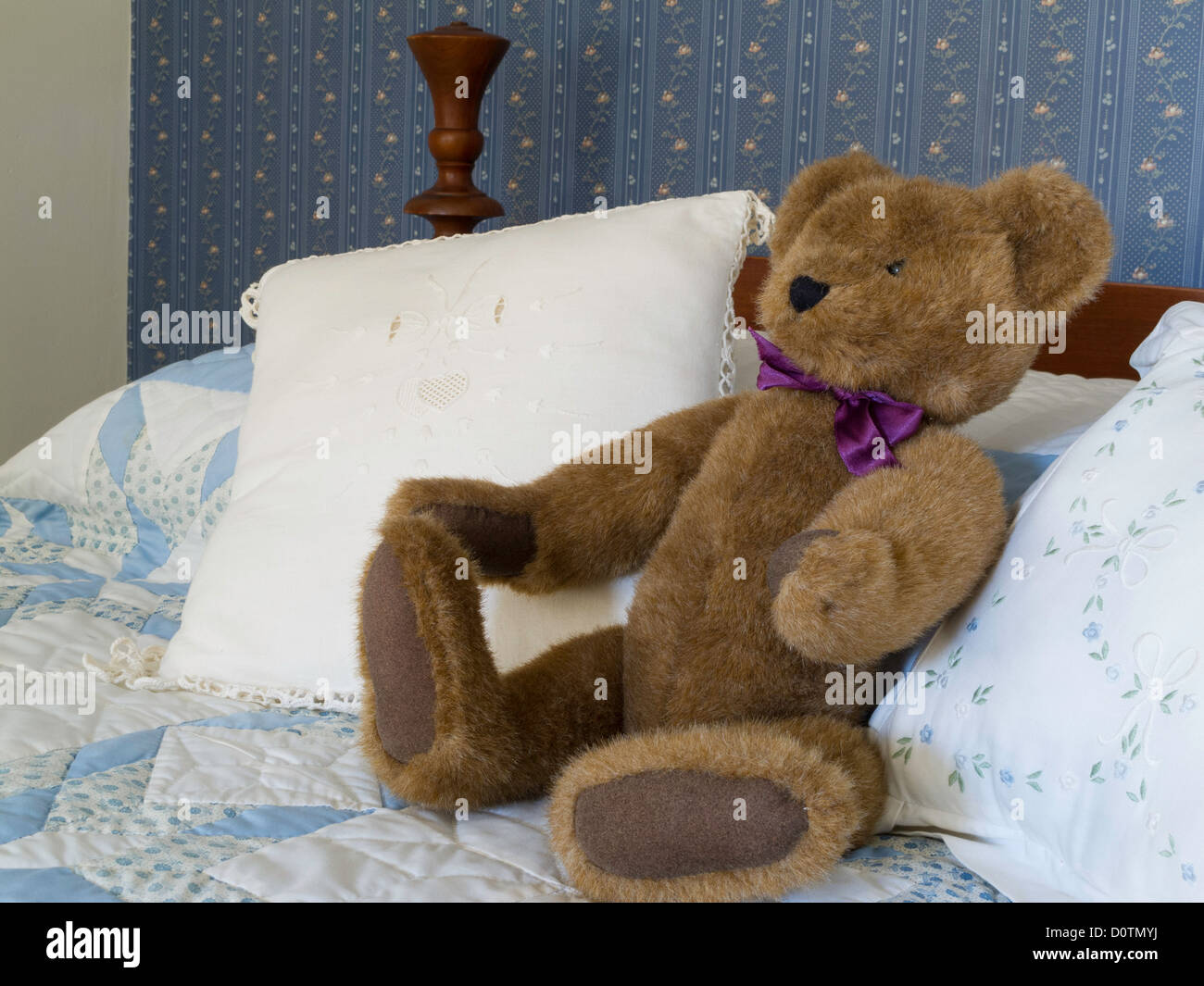 Vintage Stuffed Teddy Bear on Bed, PA, USA Stock Photo - Alamy