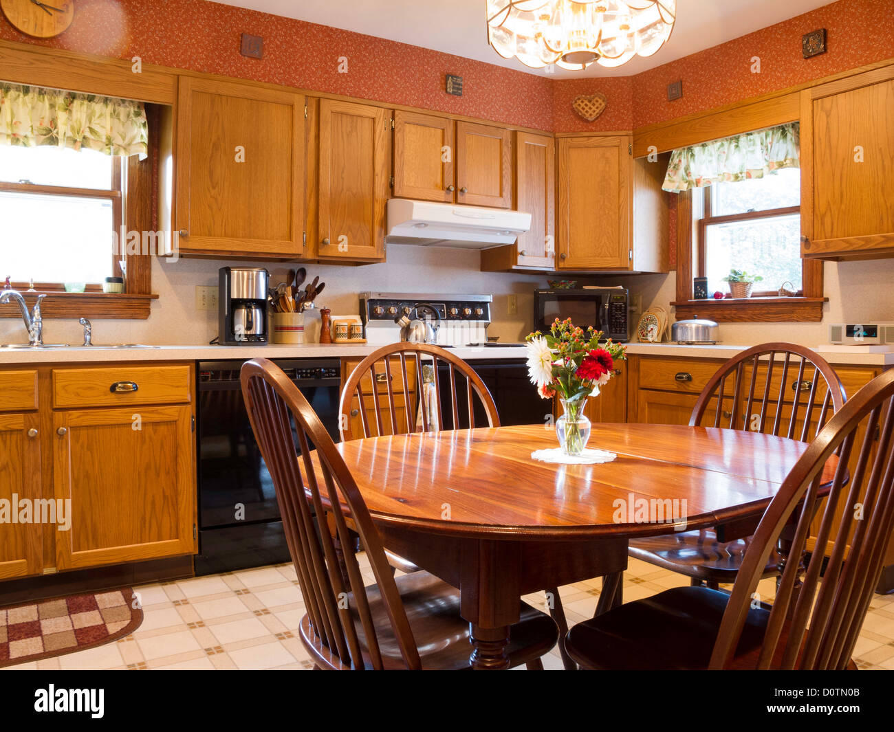 Well furnished kitchen hi-res stock photography and images - Alamy