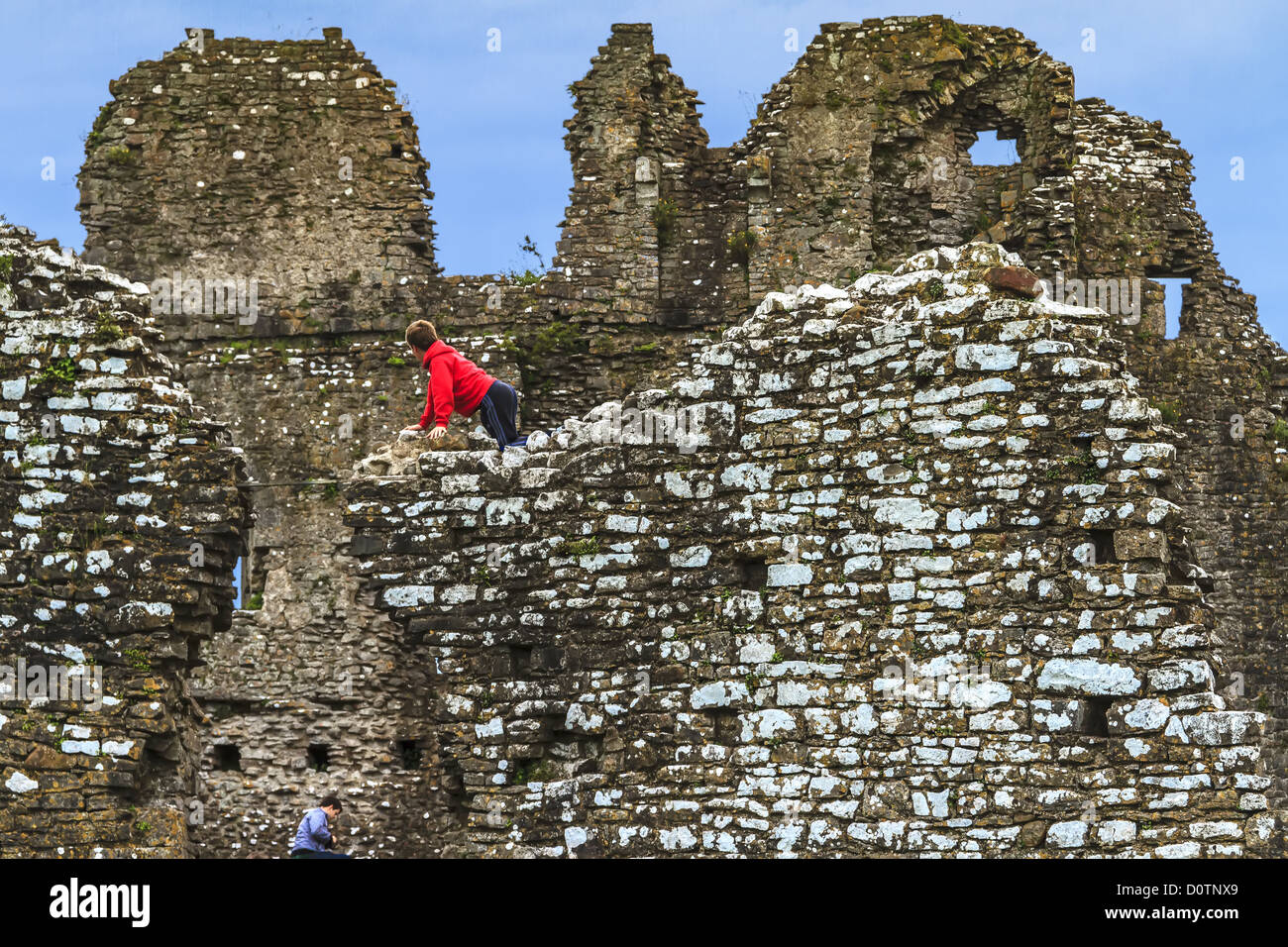 Ogmore castle ruins hi-res stock photography and images - Alamy