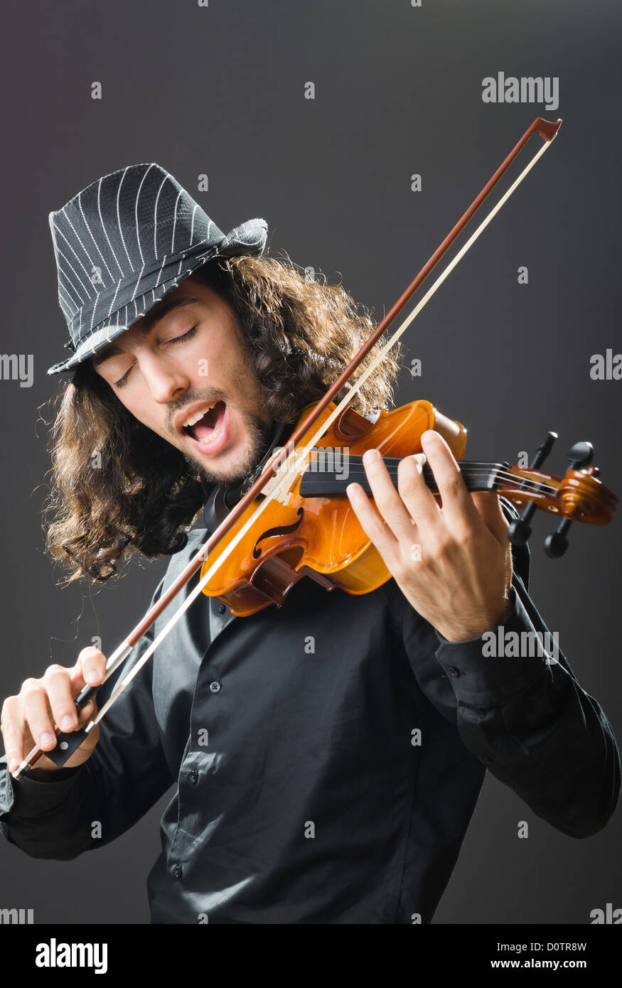 Fiddler playing the violin Stock Photo - Alamy