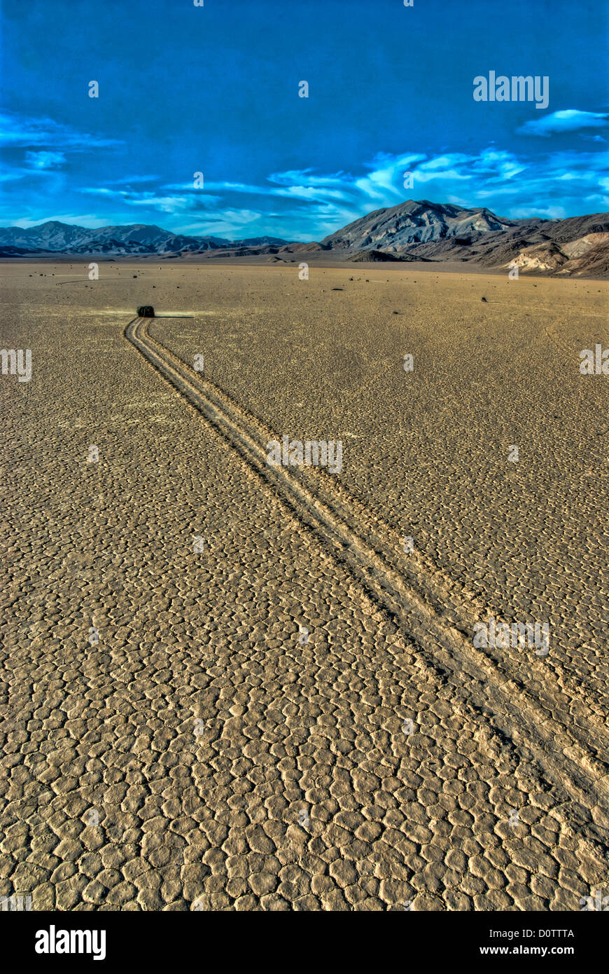 racetrack, valley of the moving rocks, Death Valley, national park ...