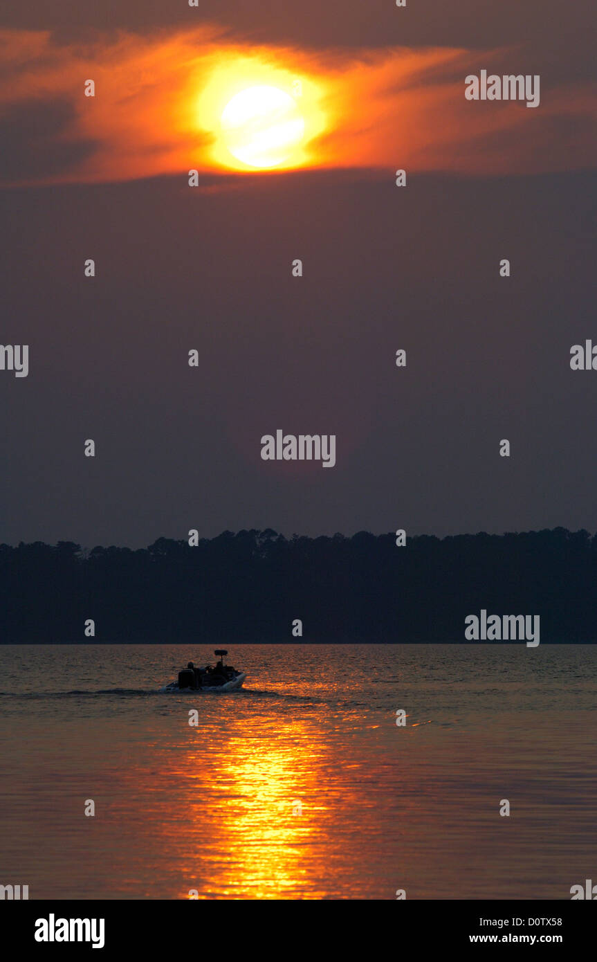 Fishermen in a bass boat at sunset on Lake Sam Rayburn Texas Stock ...