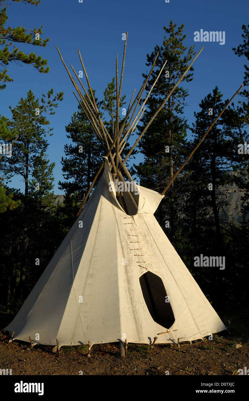 Indian tee pee near Glacier National Park Montana Stock Photo - Alamy