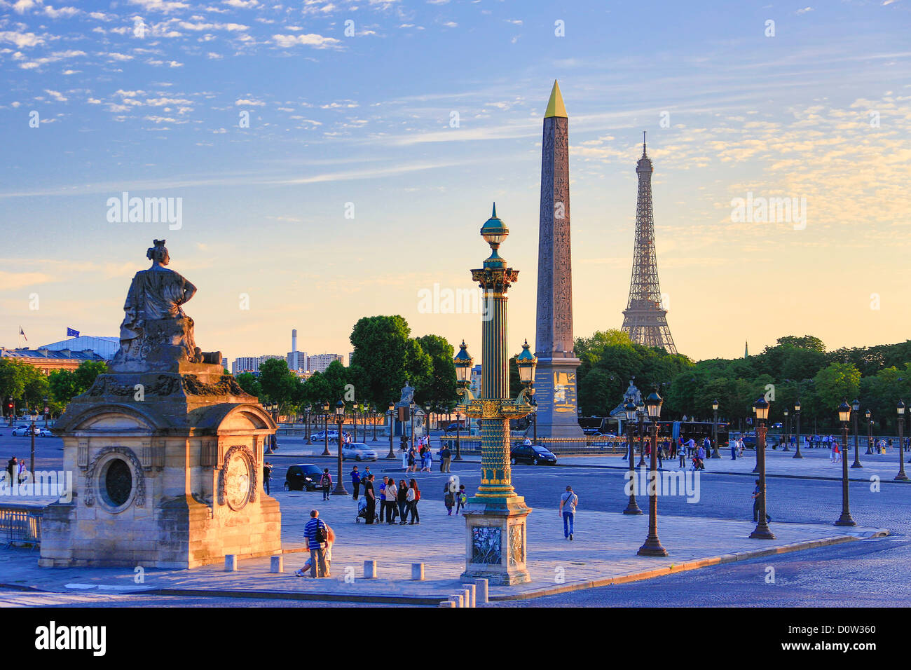 Paris skyline hi-res stock photography and images - Alamy