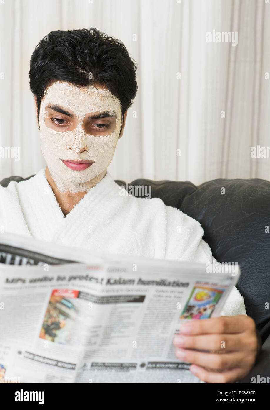 Man with facial mask reading a newspaper Stock Photo - Alamy