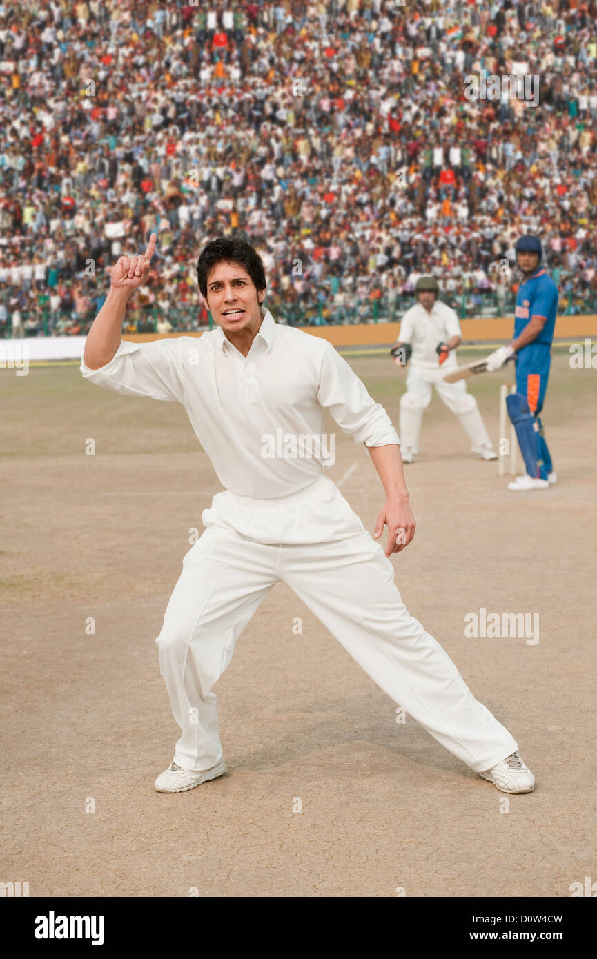 Cricket bowler appealing for wicket Stock Photo - Alamy