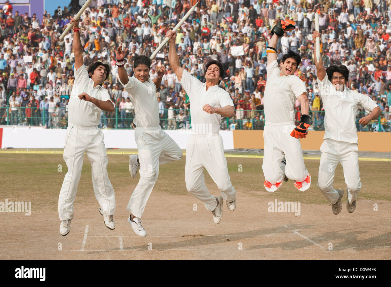 Cricket players in motion hi-res stock photography and images - Alamy