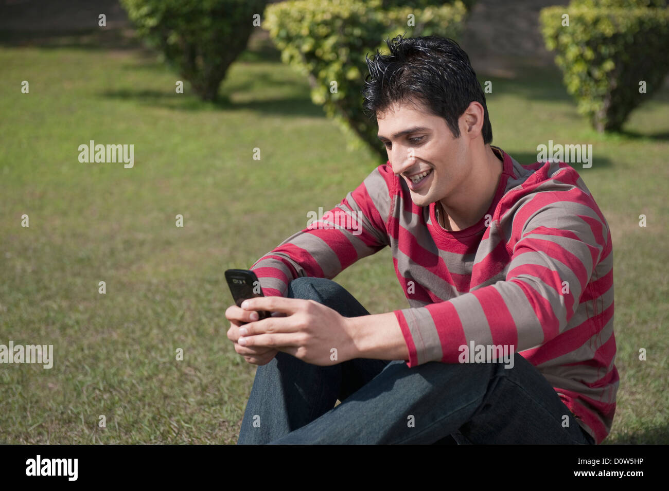 Man text messaging on a mobile phone Stock Photo - Alamy