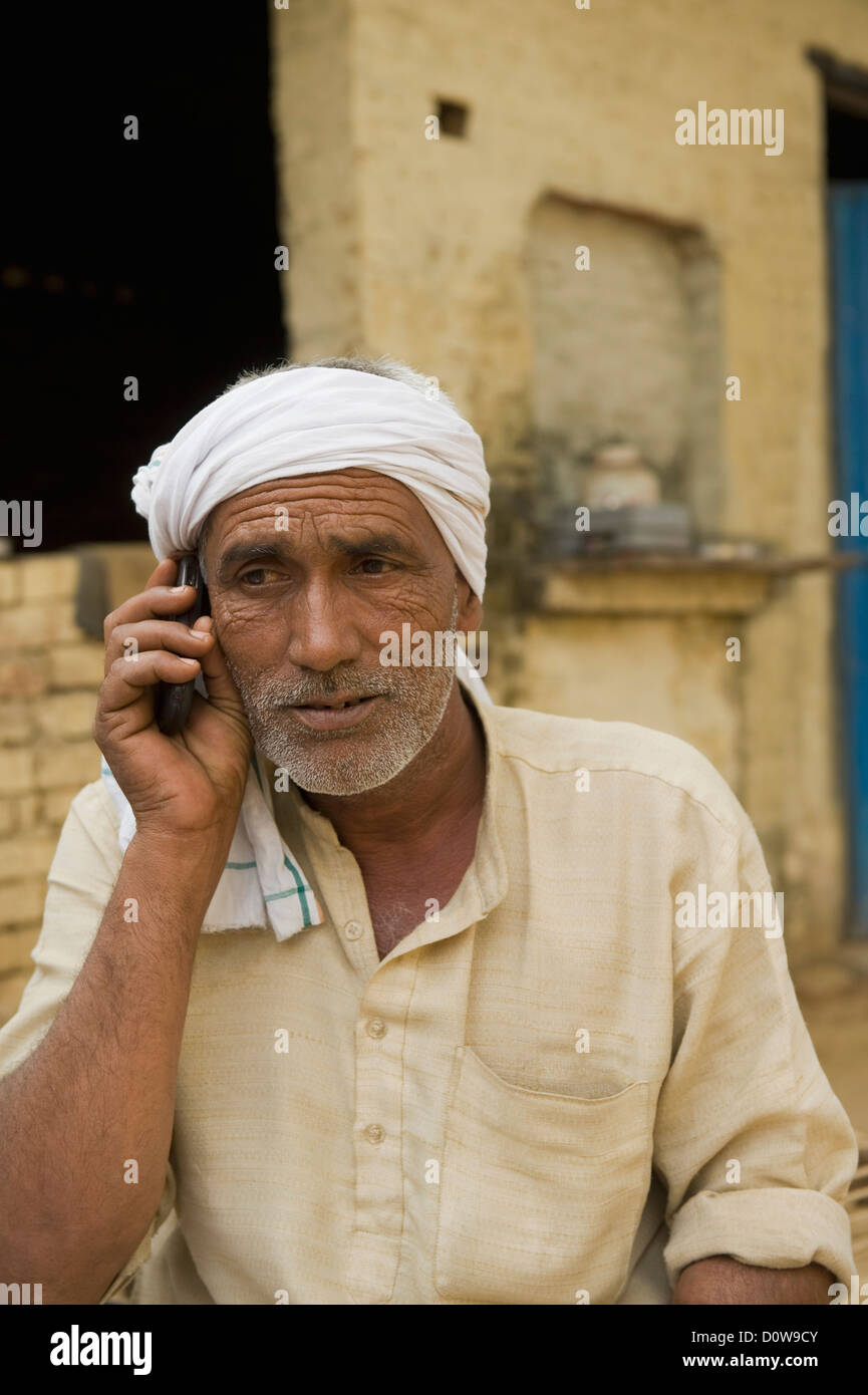 India mobile rural hi-res stock photography and images - Alamy