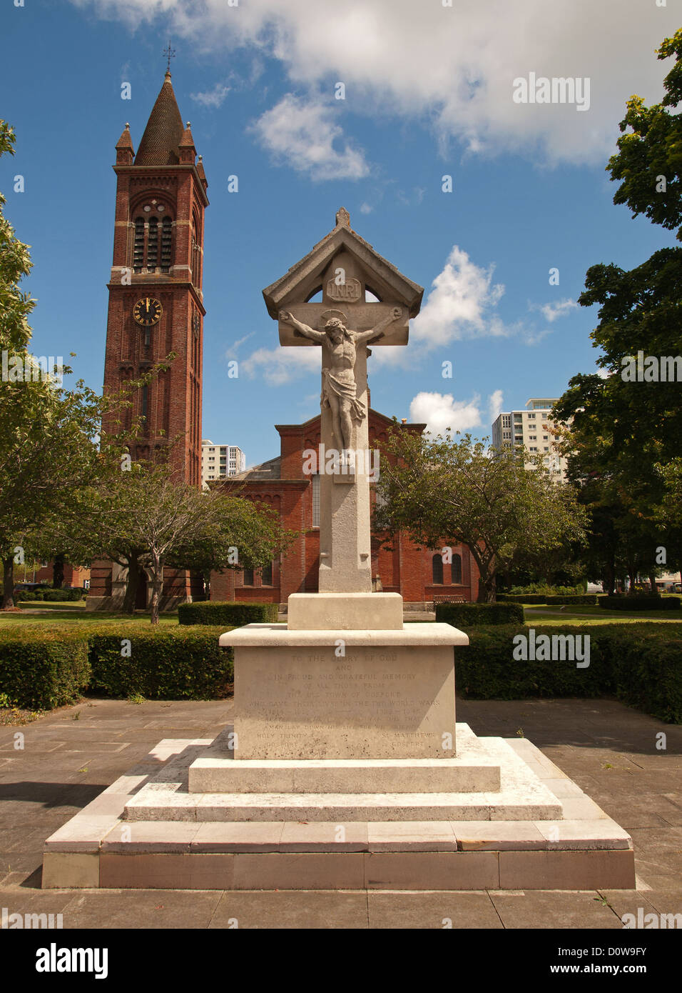 WW1 & WW2 war memorial in front of Holy Trinity Church Gosport ...
