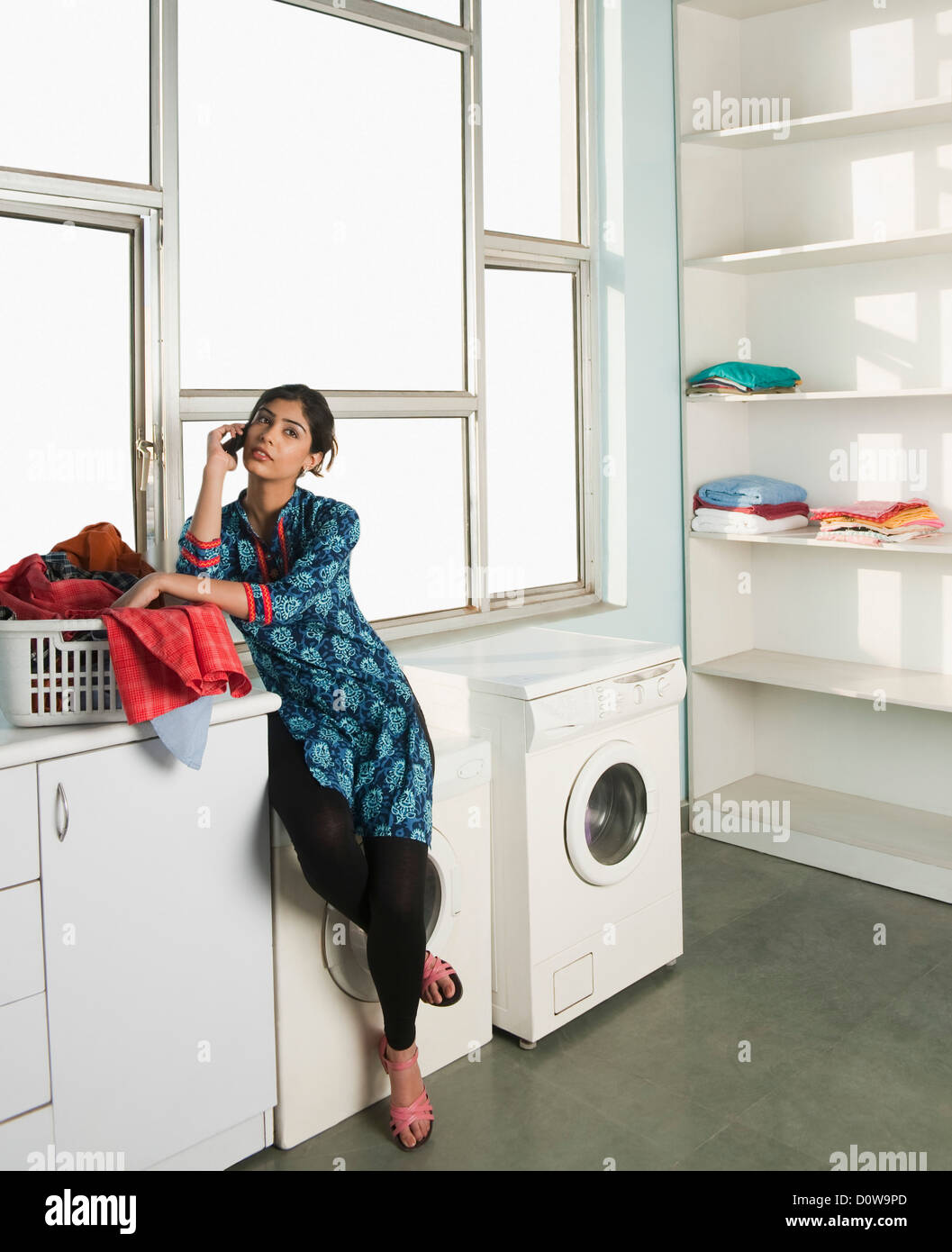 Sitting on a washing machine hi-res stock photography and images - Alamy
