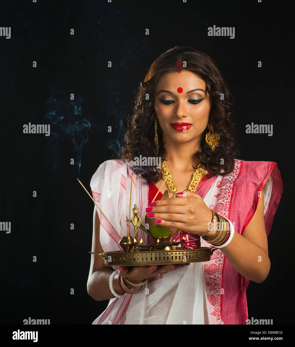 Lady with pooja thali hi-res stock photography and images - Alamy