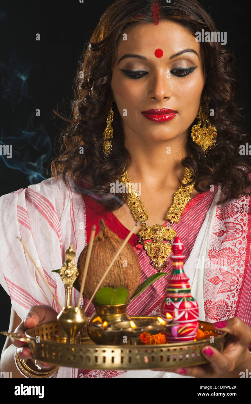 Bengali woman holding a pooja thali Stock Photo - Alamy