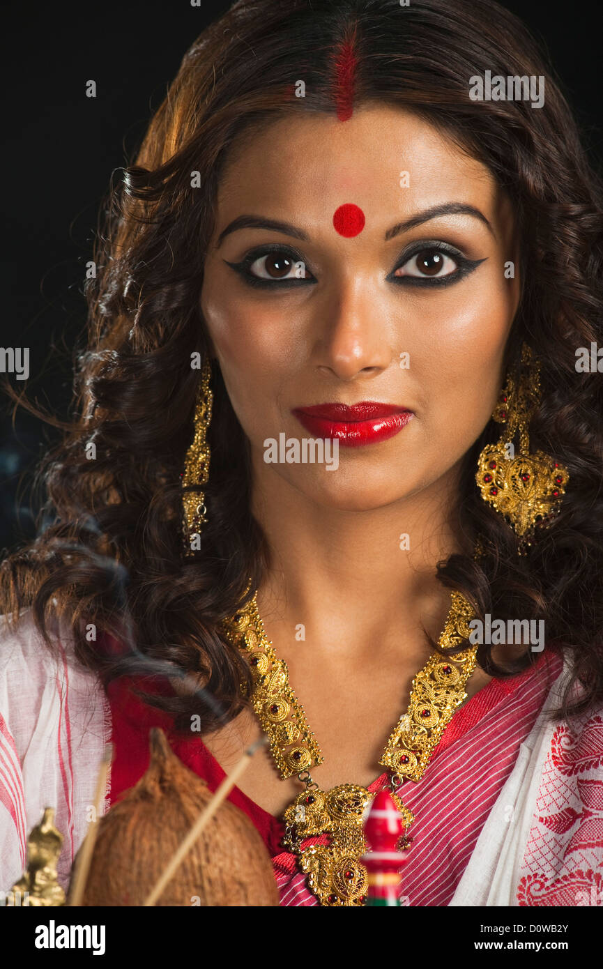 Portrait of a Bengali woman smiling Stock Photo - Alamy