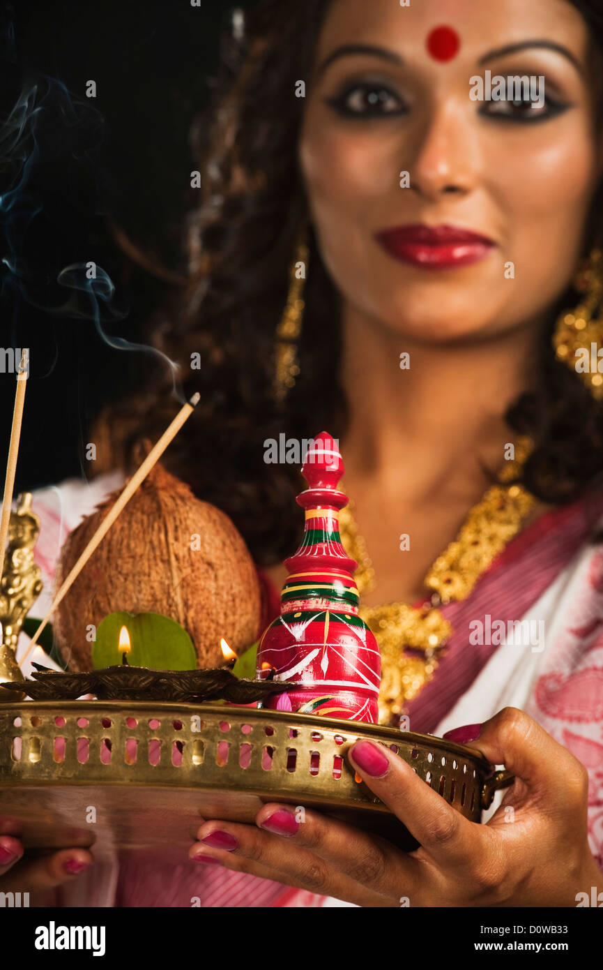 Lady with pooja thali hi-res stock photography and images - Alamy