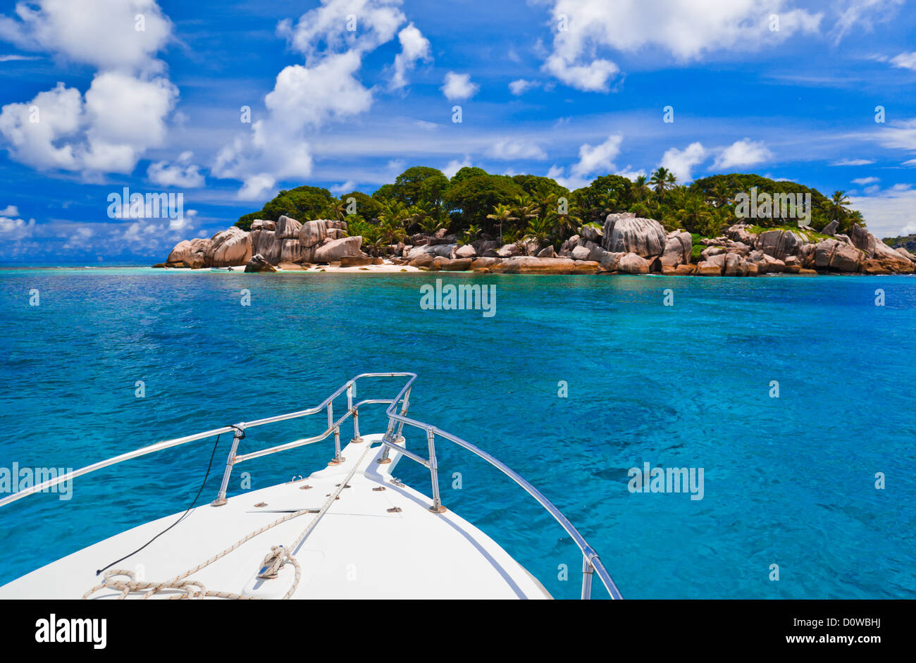 Tropical island and boat Stock Photo - Alamy