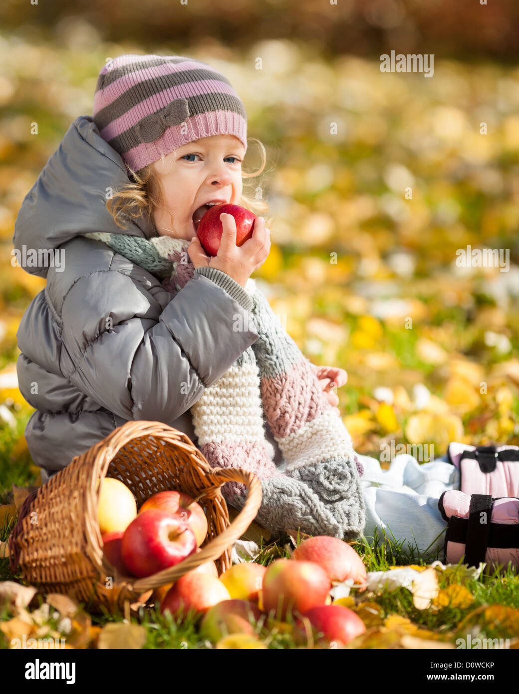 Child eating apple Stock Photo - Alamy