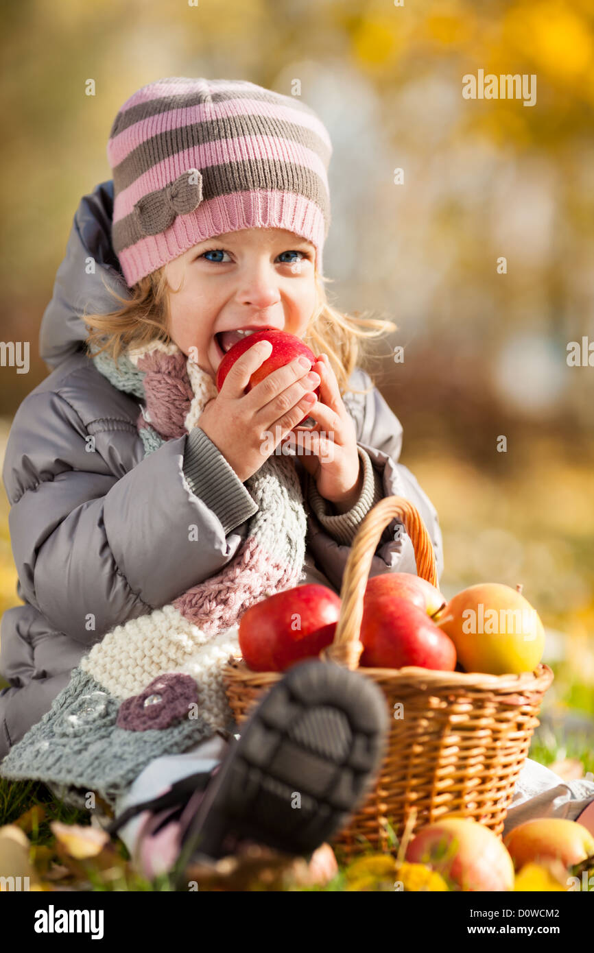 Kid eating red apple Stock Photo - Alamy