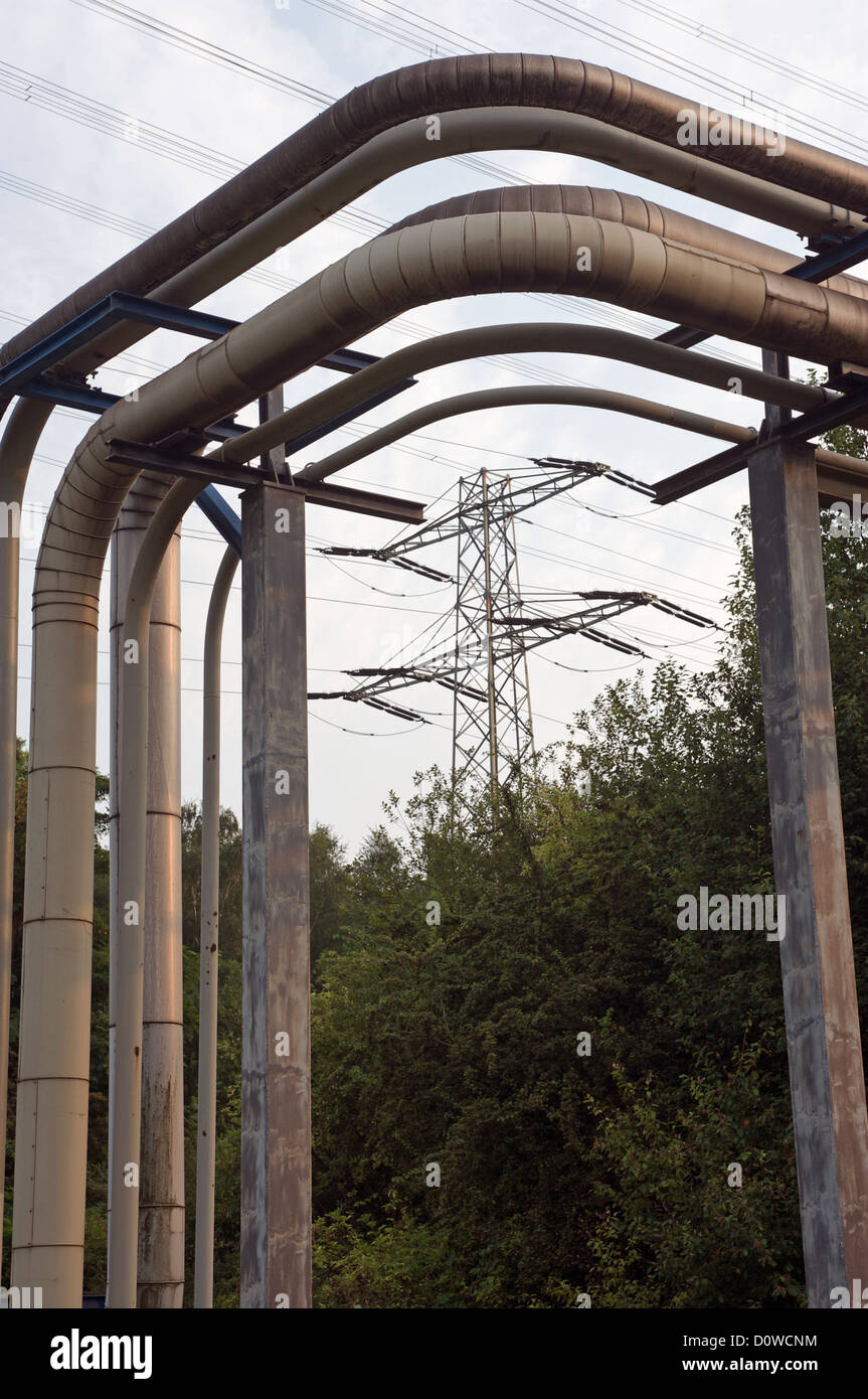 Raised pipelines over road hi-res stock photography and images - Alamy