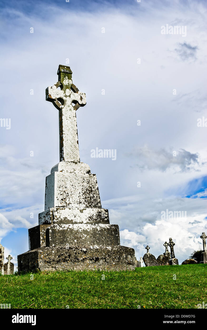 Ireland clonmacnoise cemetery hi-res stock photography and images - Alamy