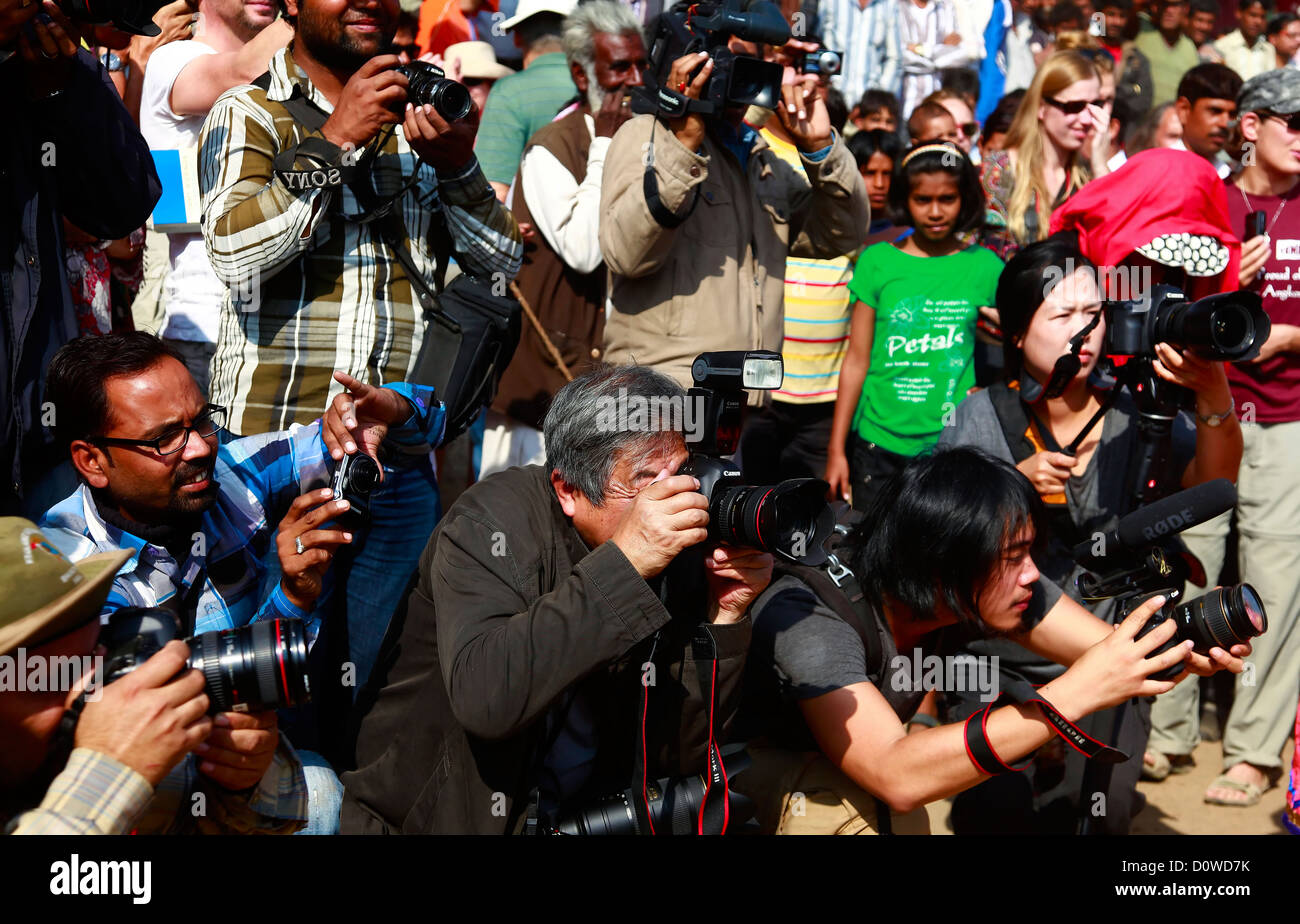 Photographer, Group Of People, Camera, Crowd, People, Event ...
