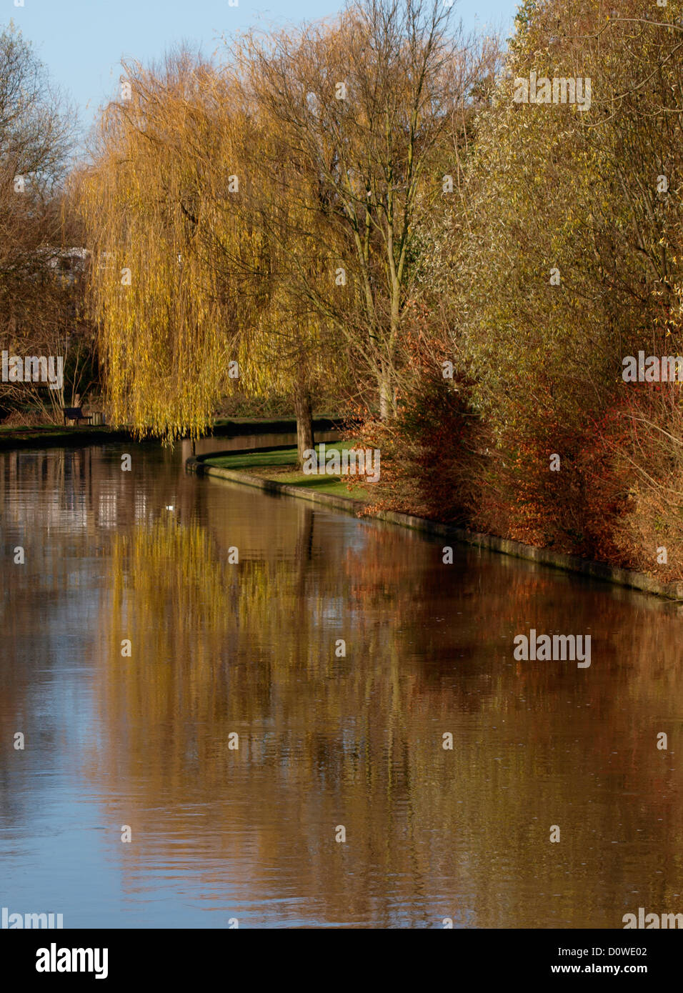 Side riverbank hi-res stock photography and images - Alamy