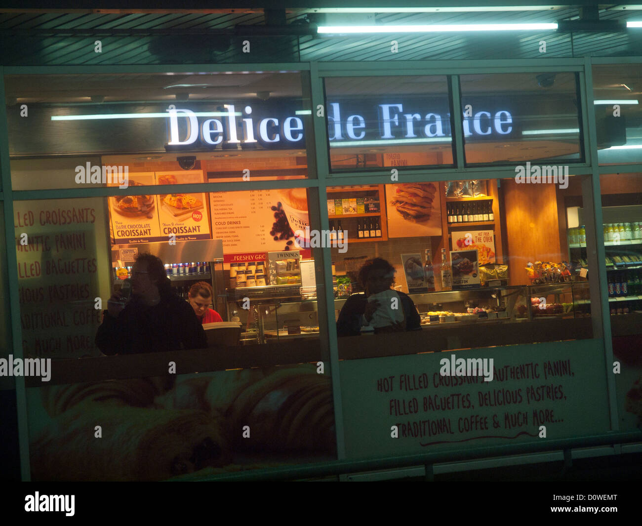 A night-time sandwich bar at a London train station Stock Photo - Alamy