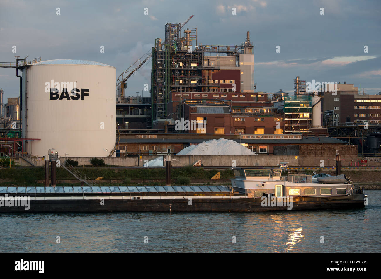 Ludwigshafen, Germany, BASF's main plant on the Rhine at sunrise Stock ...