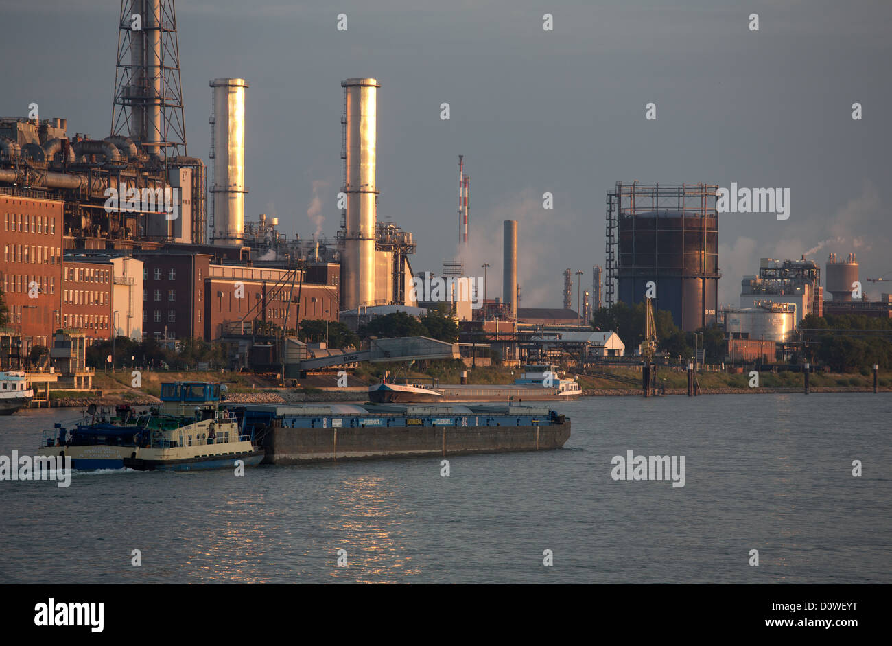 Ludwigshafen, Germany, BASF's main plant on the Rhine at sunrise Stock ...