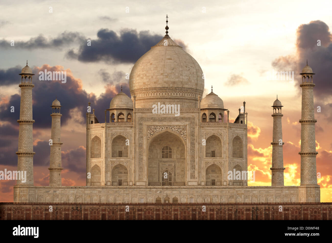 Taj mahal sunset reflection hi-res stock photography and images - Alamy