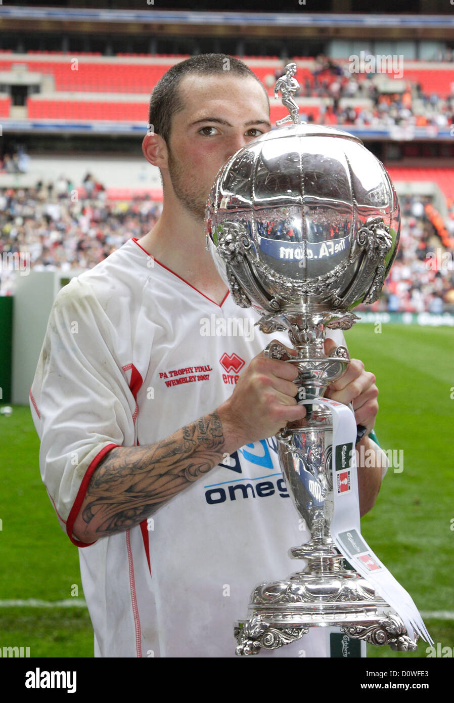 Ex footballer MITCHELL COLE has died at the age of just 27. Brother in law of Joe Cole and a ...