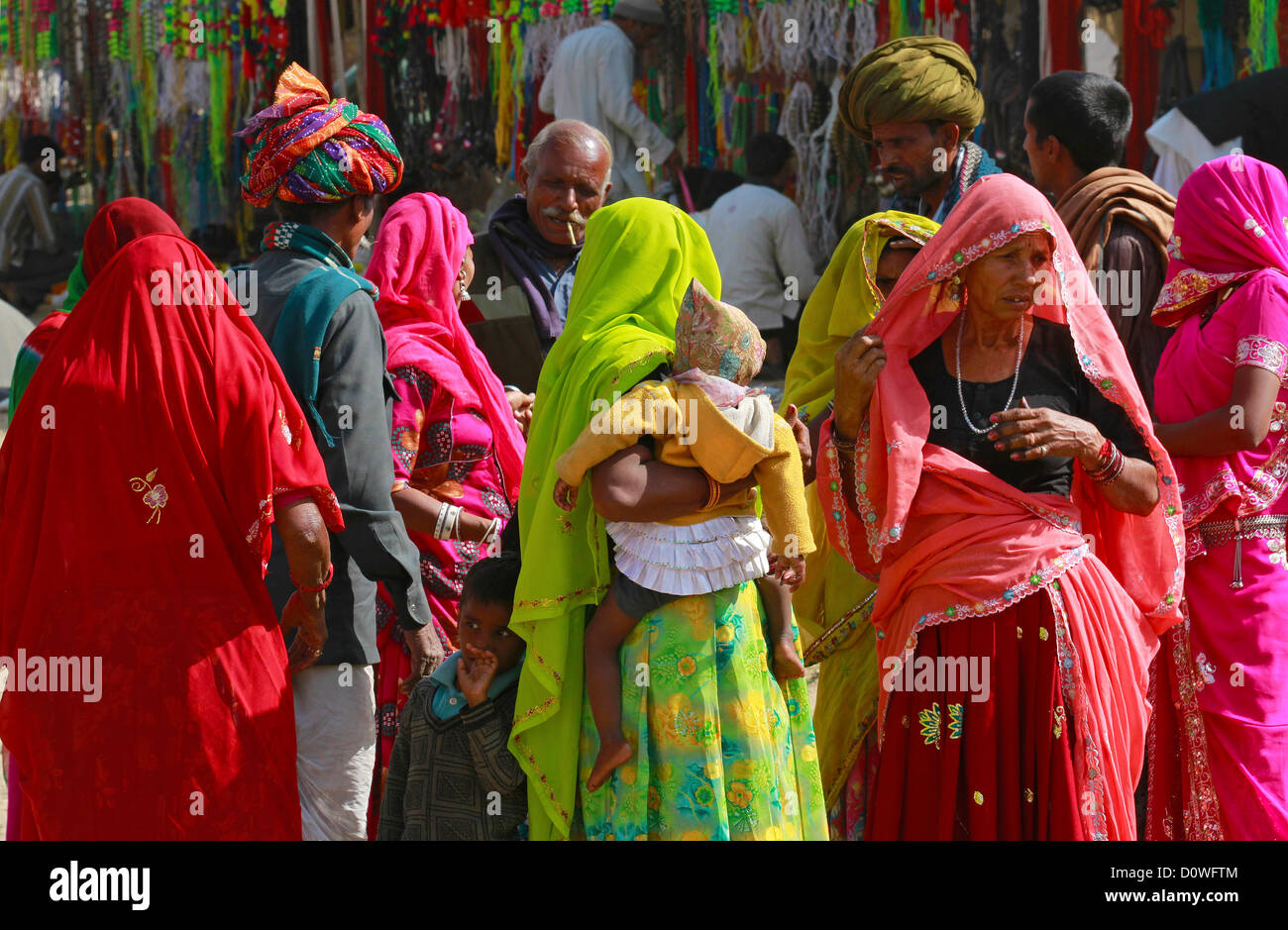 Pushkar festival women hi-res stock photography and images - Alamy