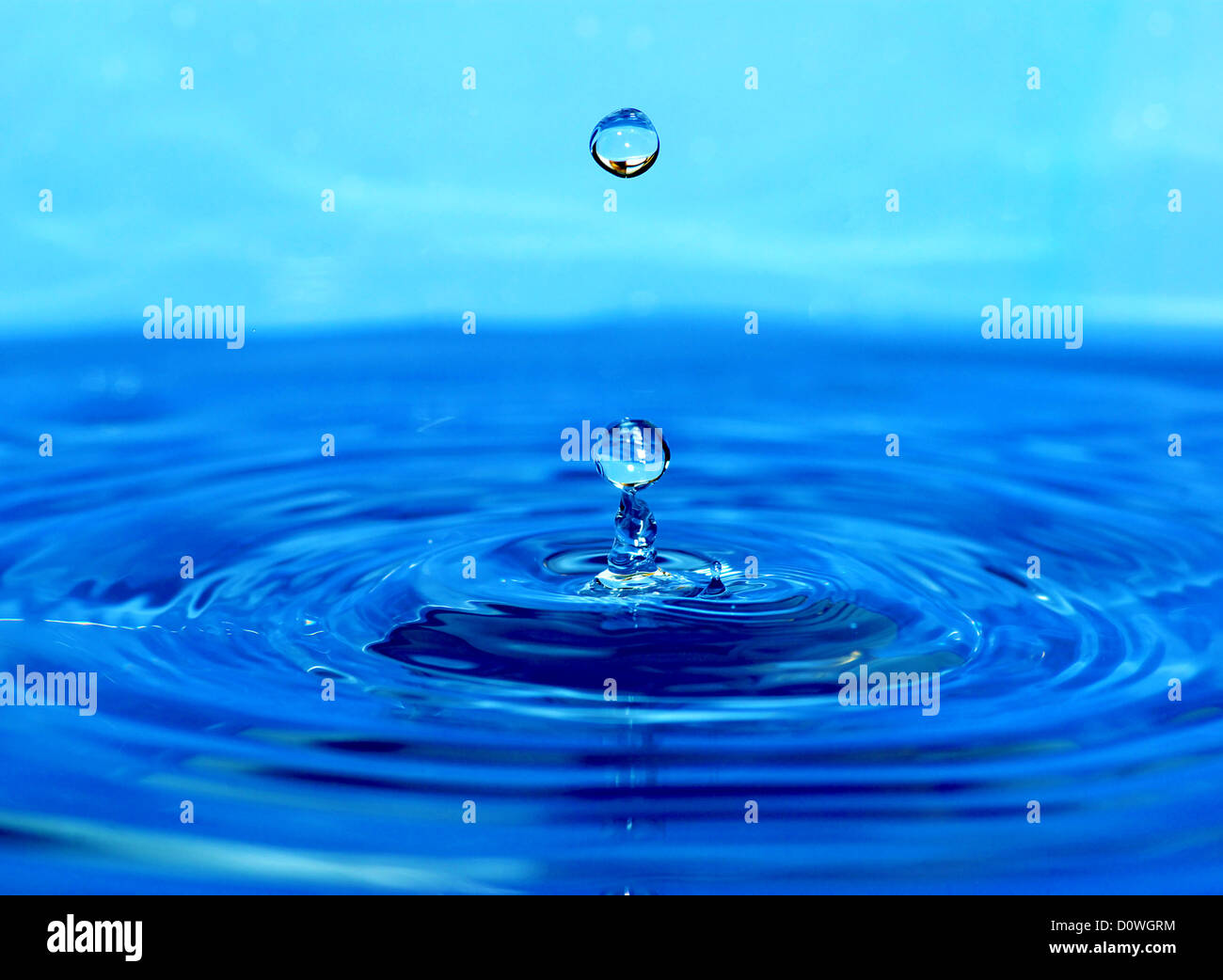 Round water drop hi-res stock photography and images - Alamy