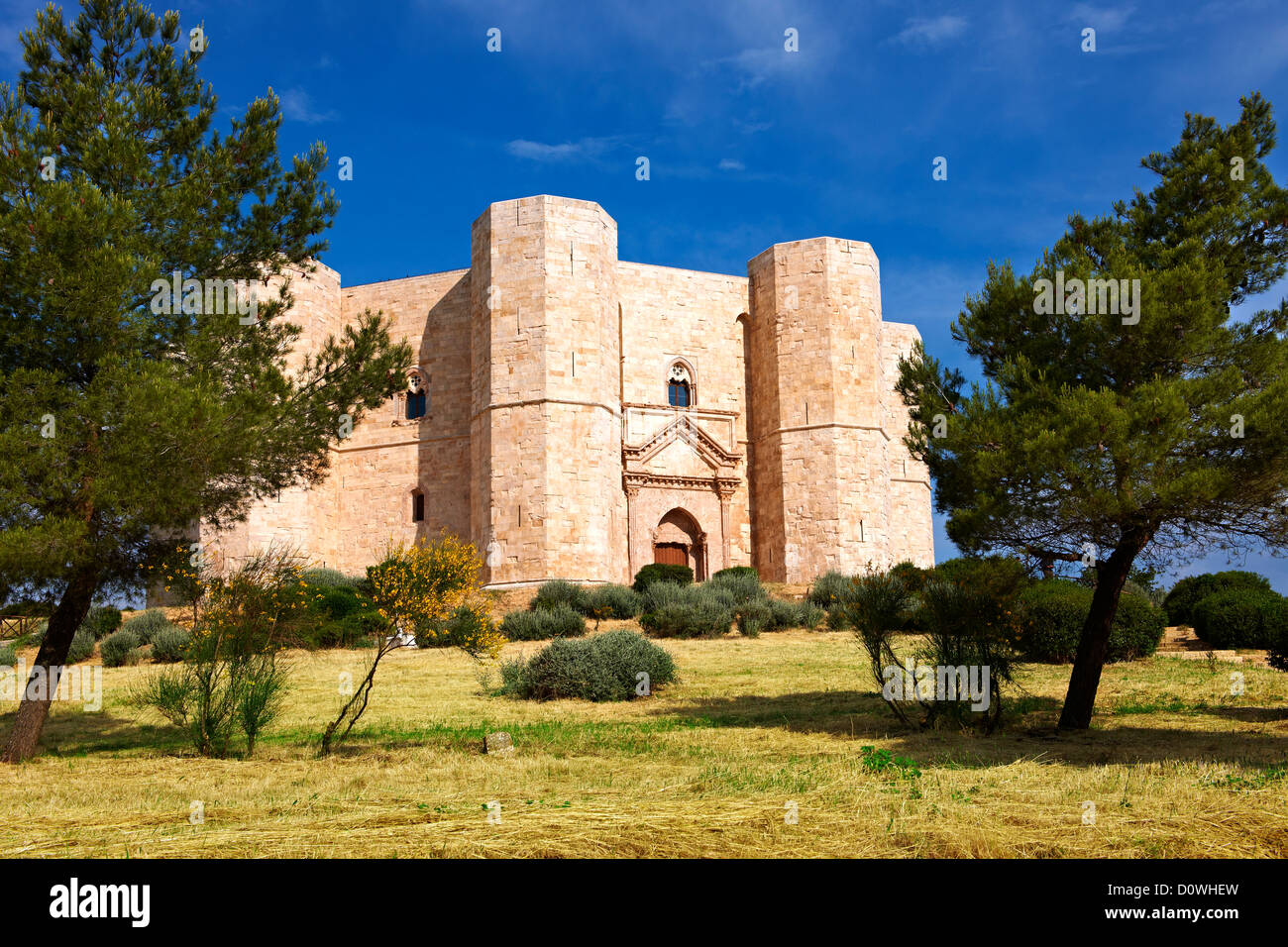 Medieval castles hi-res stock photography and images - Alamy