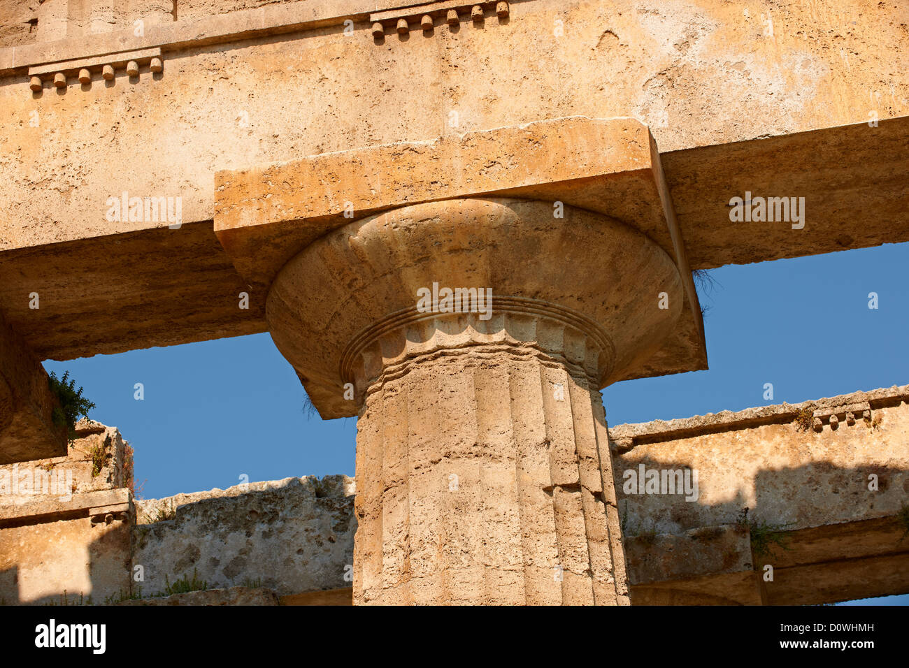 Paestum Greek Doric columns Stock Photo - Alamy