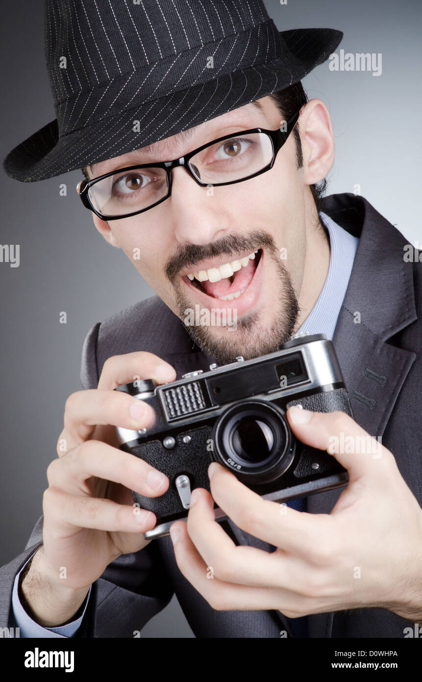 Photographer man with vintage camera Stock Photo - Alamy