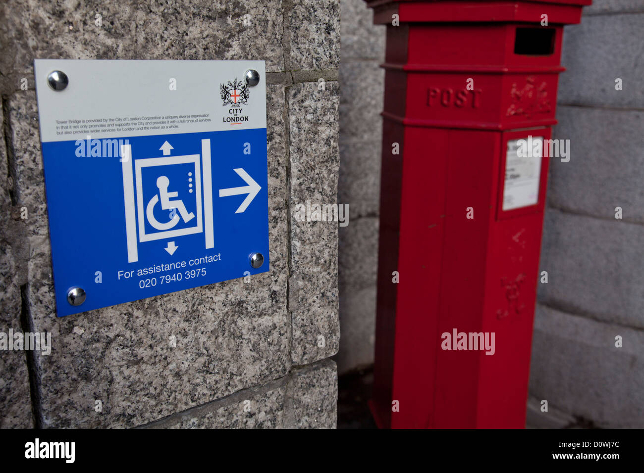 Wheelchair access sign hi-res stock photography and images - Alamy