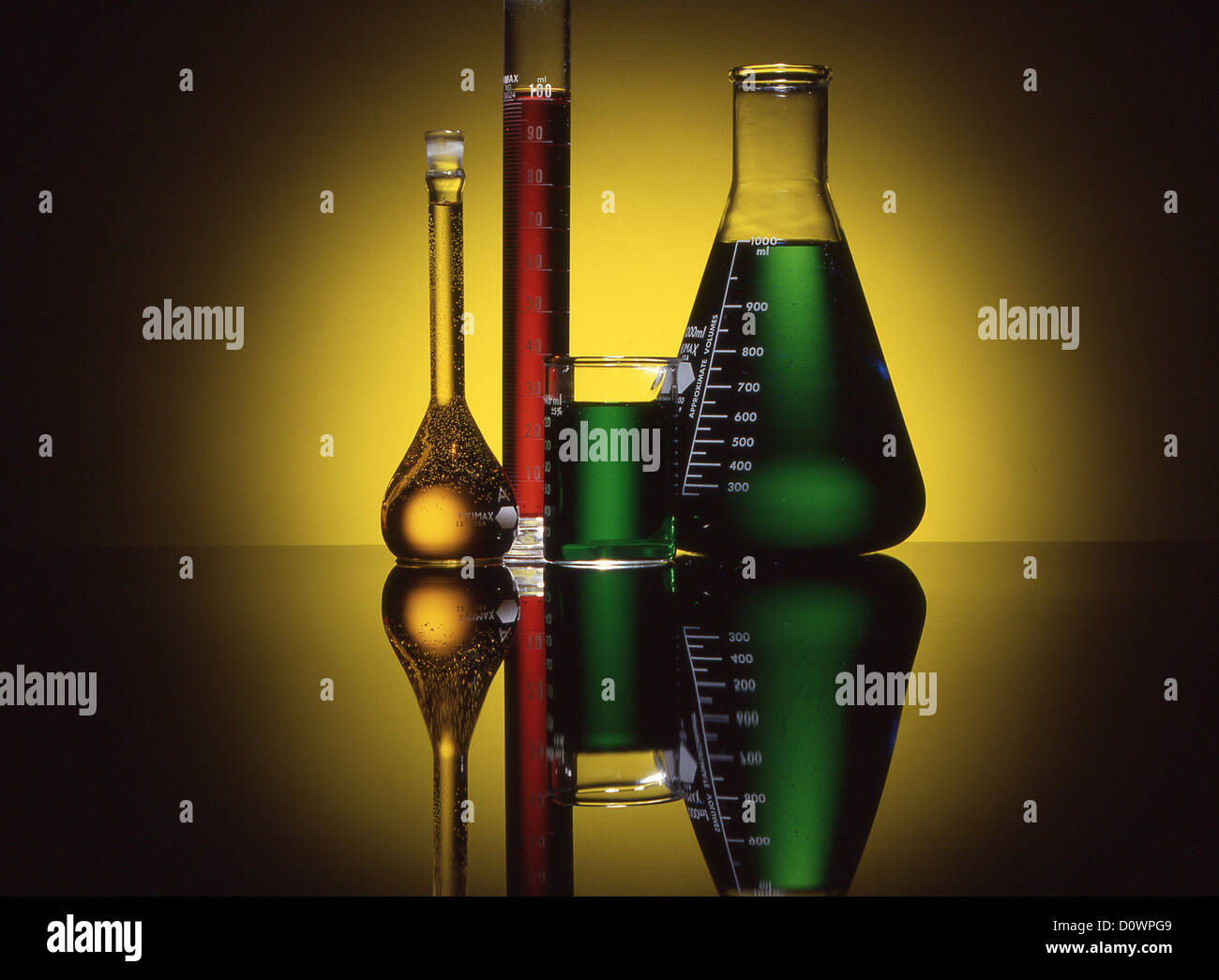 Gold beakers hi-res stock photography and images - Alamy