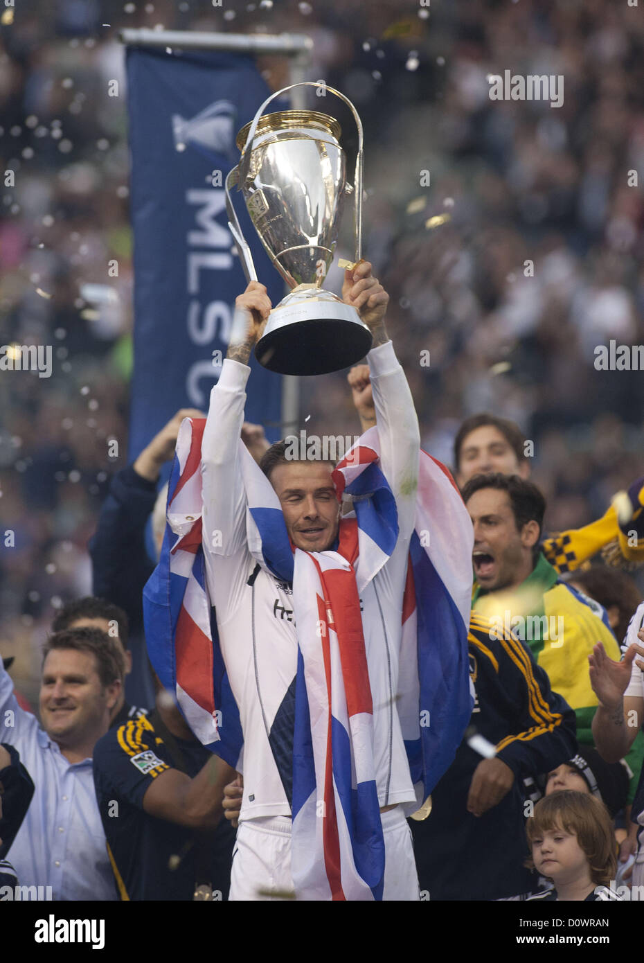 David beckham galaxy trophy hi-res stock photography and images - Alamy