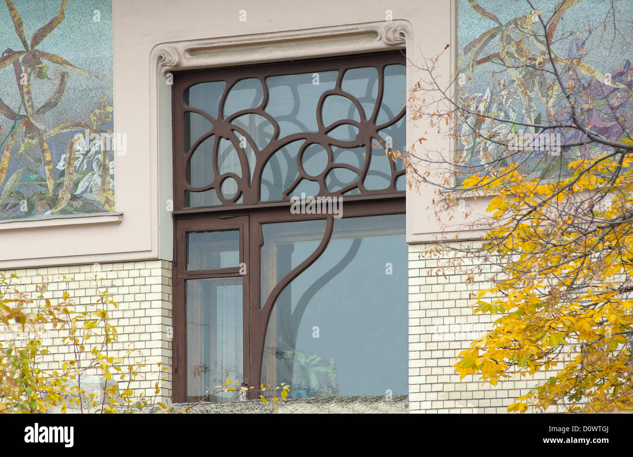 Building relief detail of architectural frieze Stock Photo - Alamy