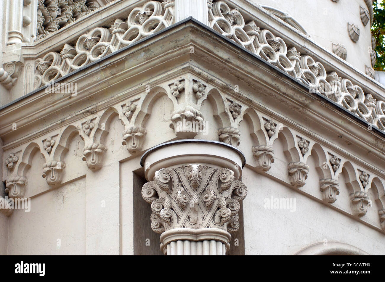 Building relief detail of architectural frieze Stock Photo - Alamy