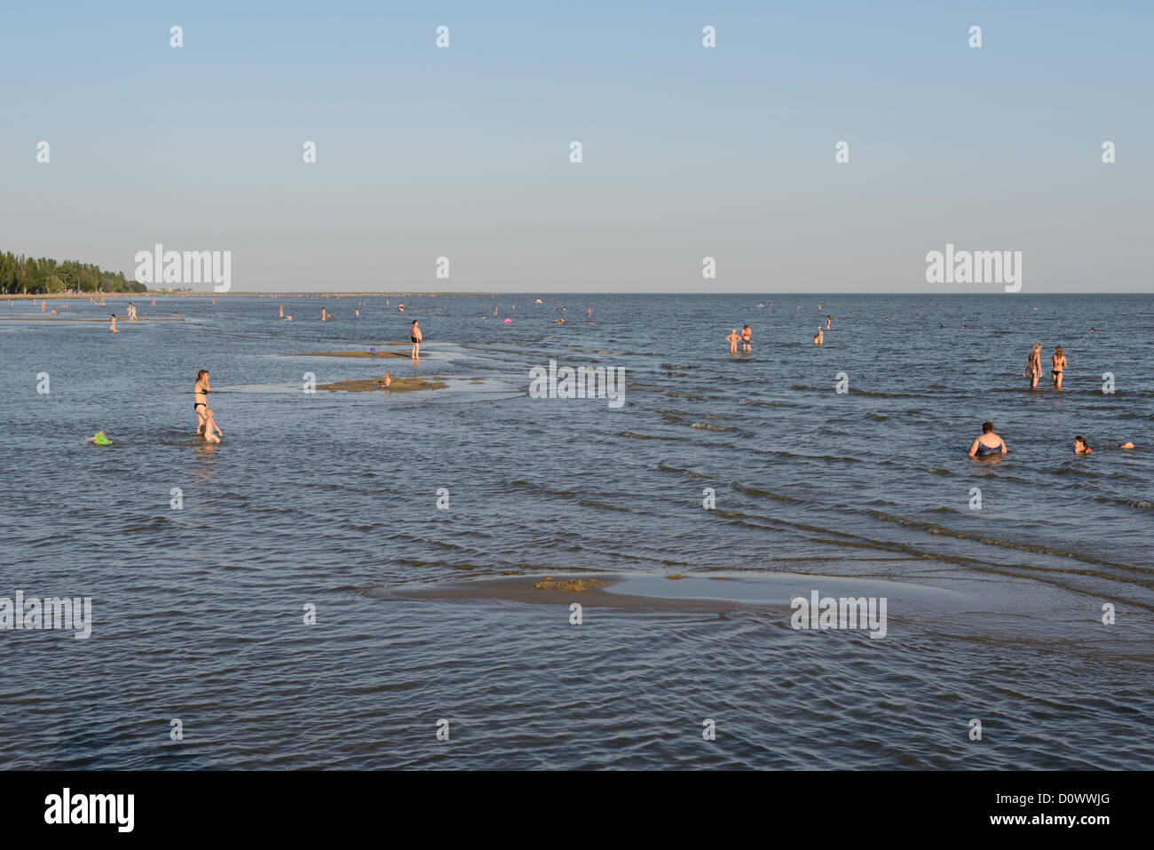 Lots of people at the beach hi-res stock photography and images - Alamy