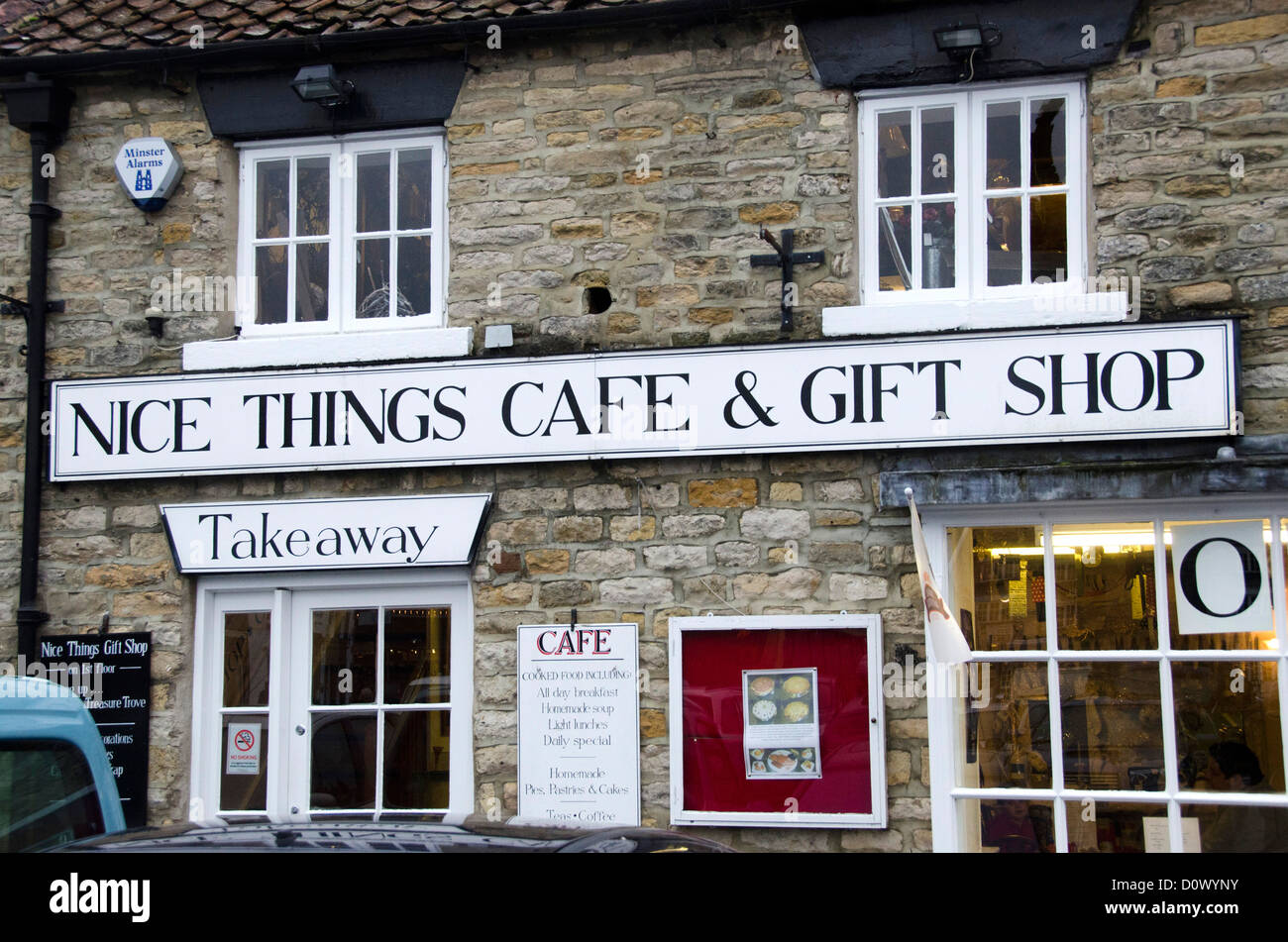 Shop front in Helmsley, Yorkshire. Cafe and gift shop Stock Photo - Alamy
