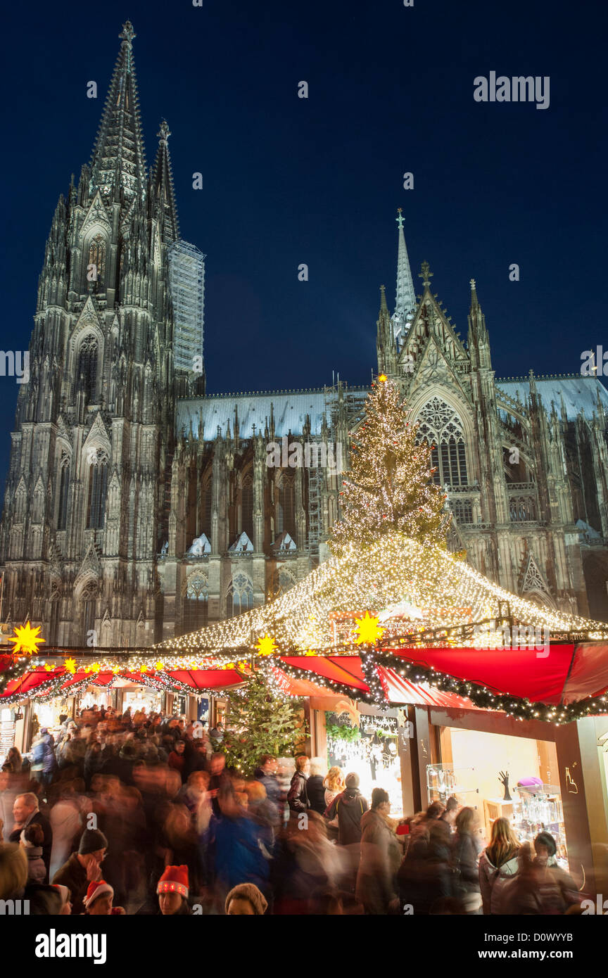Busy Cologne Christmas Market at at night the Cathedral in winter ...