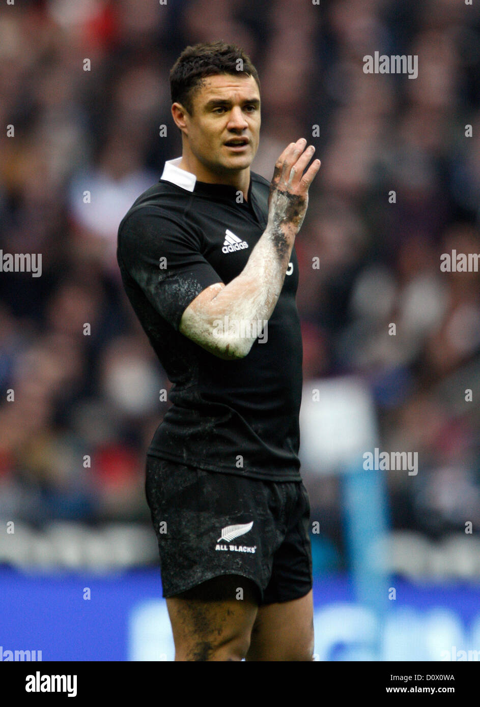 DAN CARTER NEW ZEALAND RU TWICKENHAM MIDDLESEX ENGLAND 01 December 2012 ...