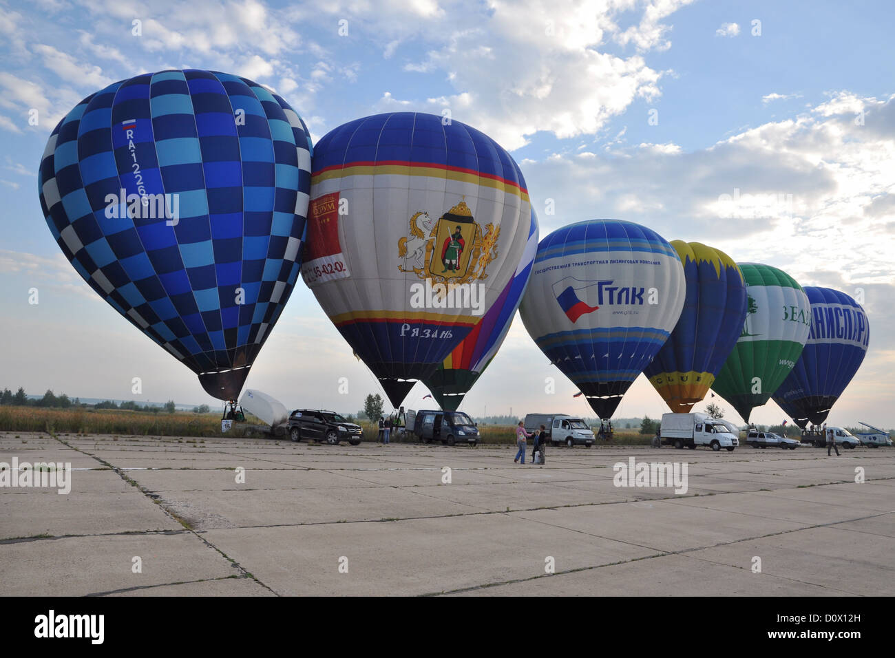 Line of balloons hi-res stock photography and images - Alamy