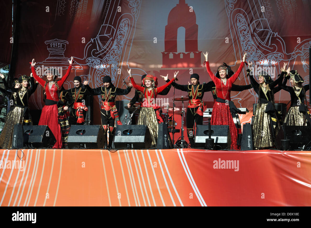 Georgian dance hi-res stock photography and images - Alamy