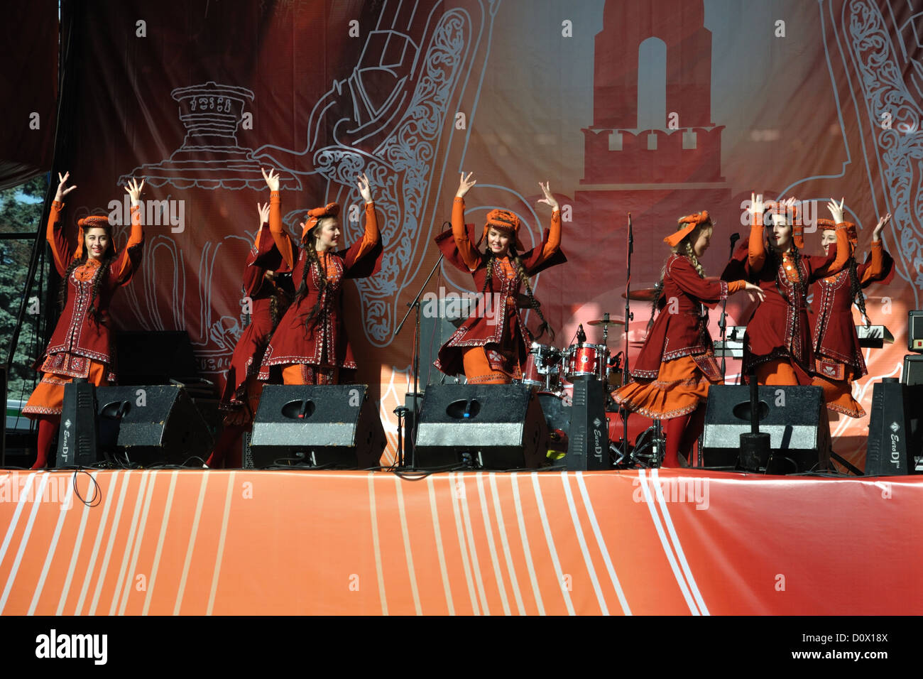 Georgian folk dance hi-res stock photography and images - Alamy