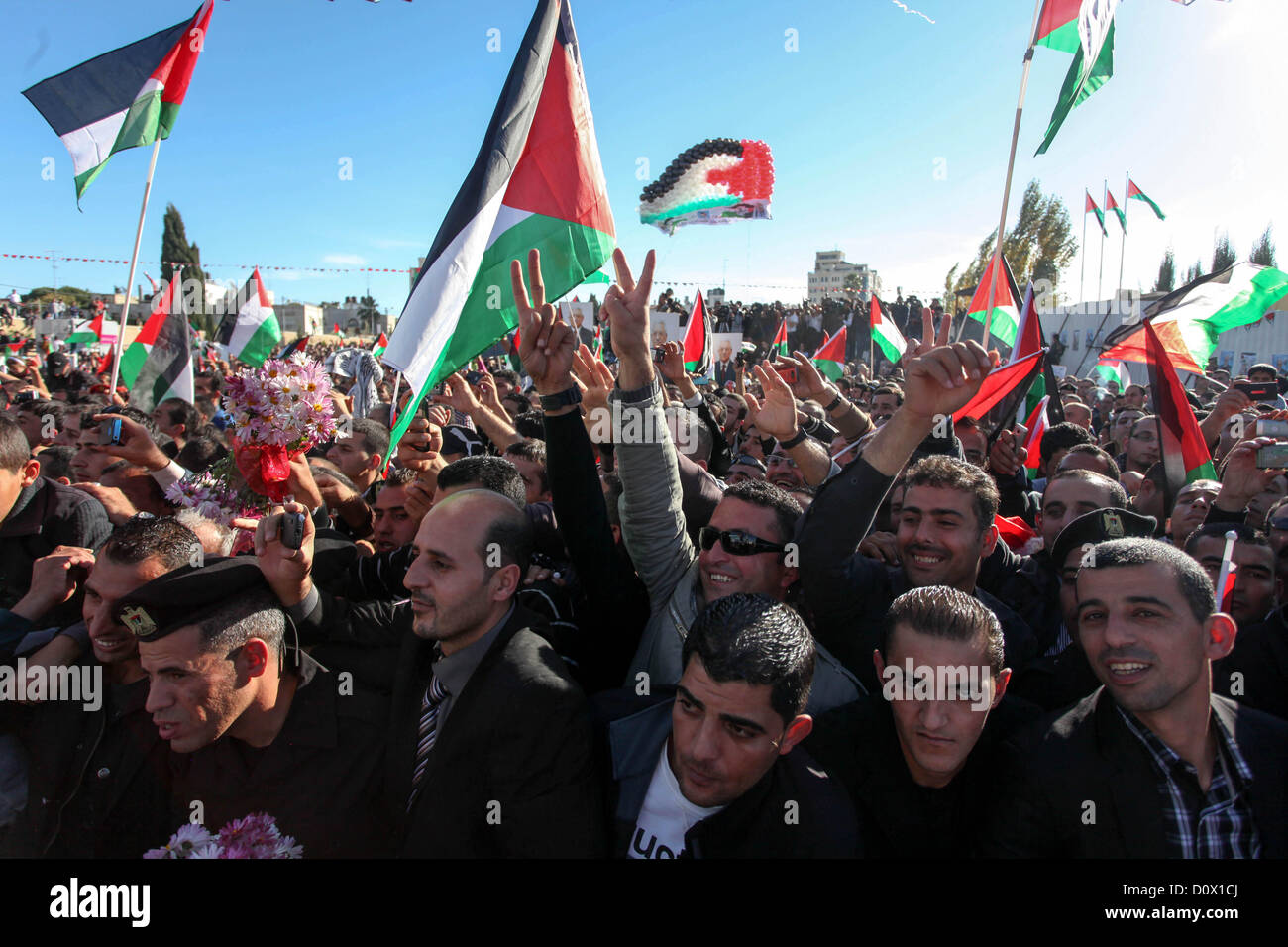 Palestinians celebrate un vote hi-res stock photography and images - Alamy